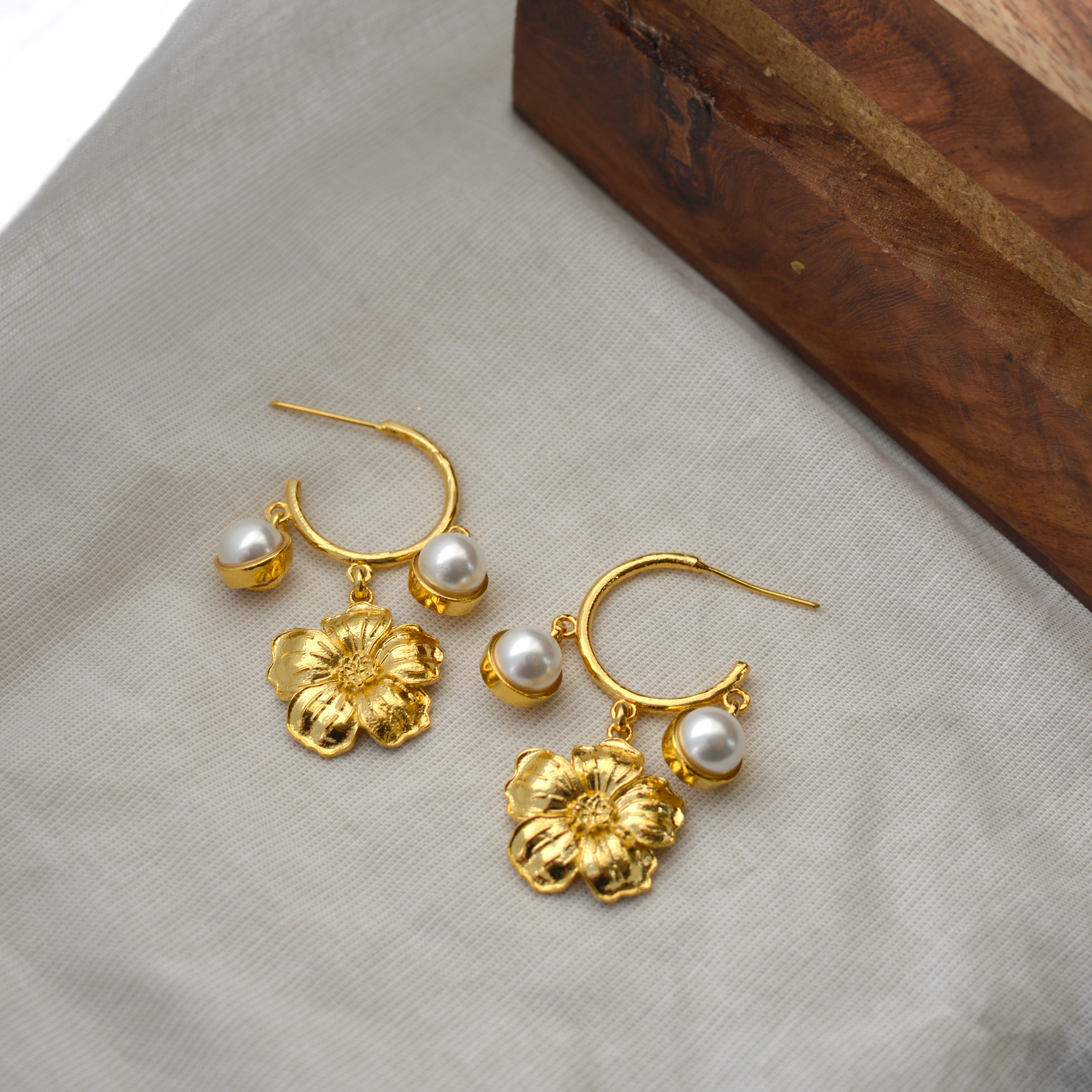 3D FLOWER PEARLS HOOPS – Red Dot Jewels